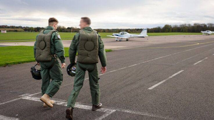 Перша група українських пілотів завершила навчання на F 16 у Великій