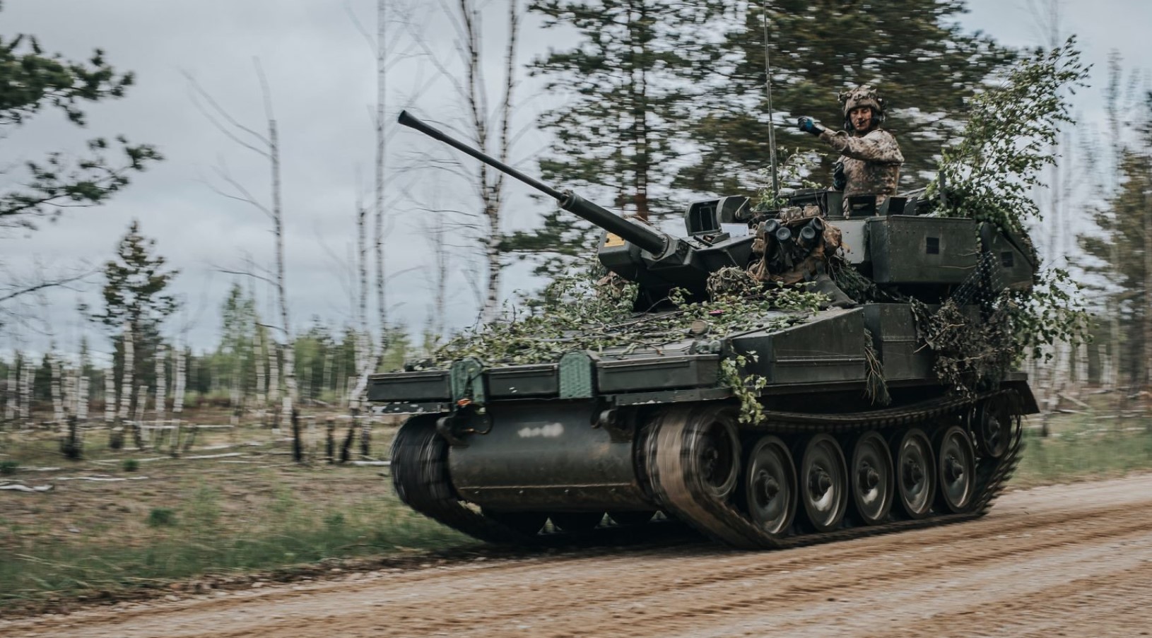 Латвія готується передати Україні британські бронемашини Cvr T